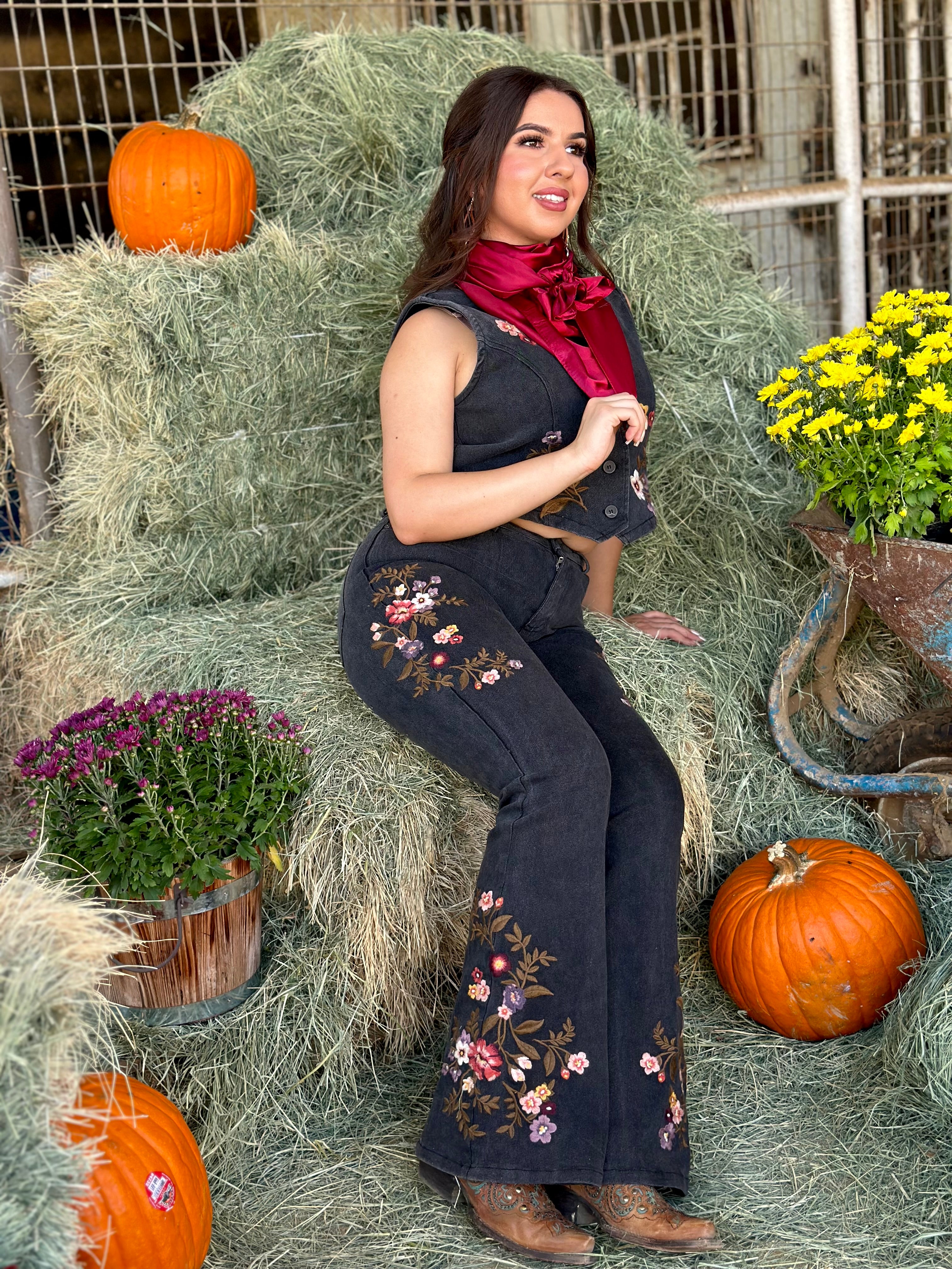 Color & Cultura Tierra Mia Embroidered Jeans – Valeria'S Boutique
